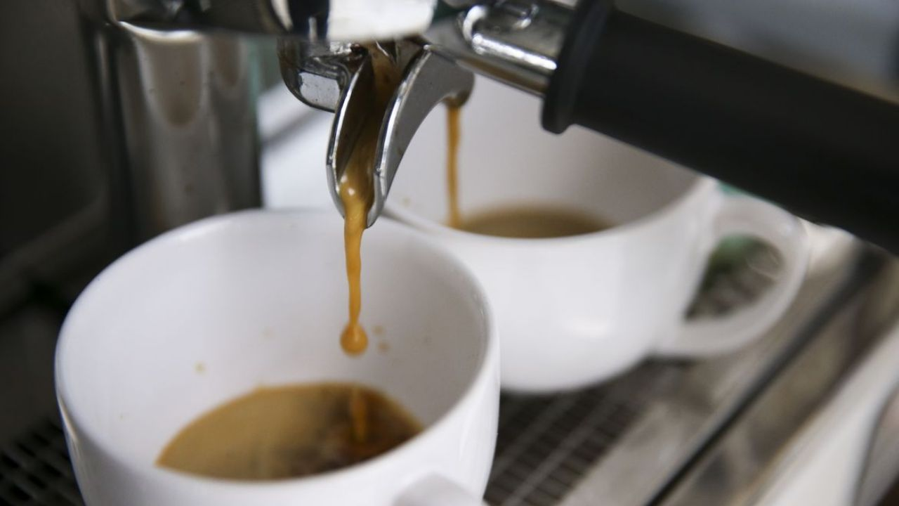 Overdose de café? Homem morre após tomar 200 doses em um dia