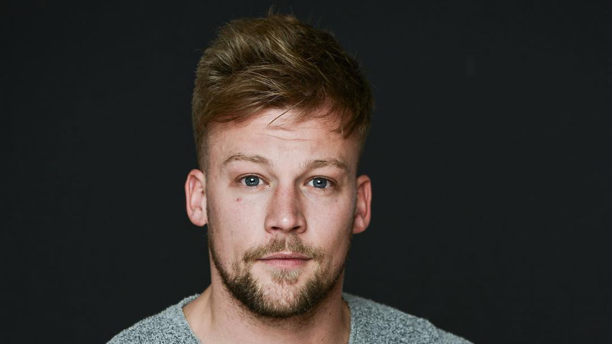Robert Cormier, ator da série ‘Heartland’, morre aos 33 anos Robert Cormier, ator da série ‘Heartland’, morre aos 33 anos