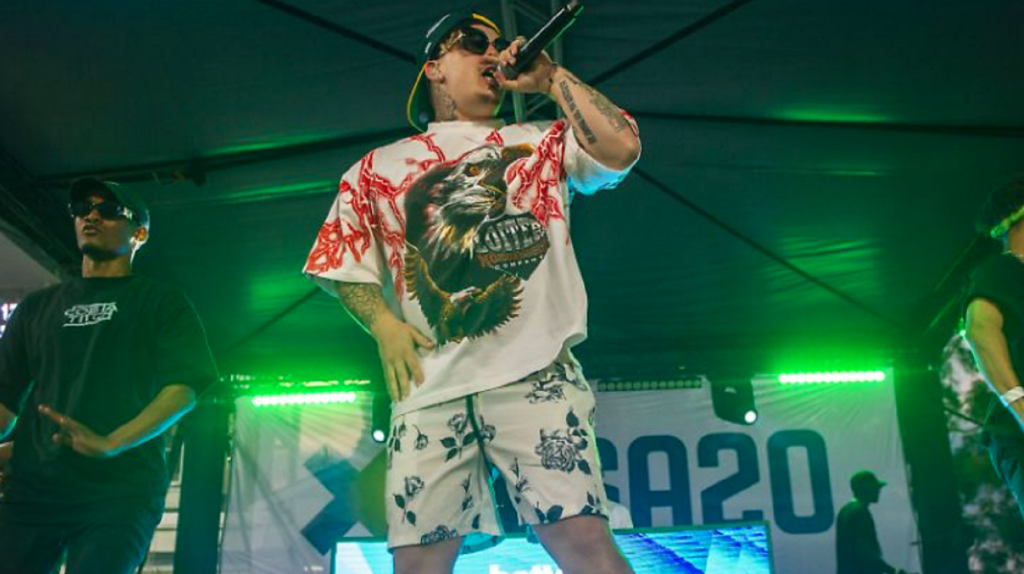 Rapper Costa Titch desmaia e morre durante show